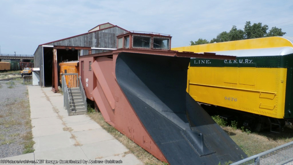 NP 30, 328, CNW 8676 & MILW 992040